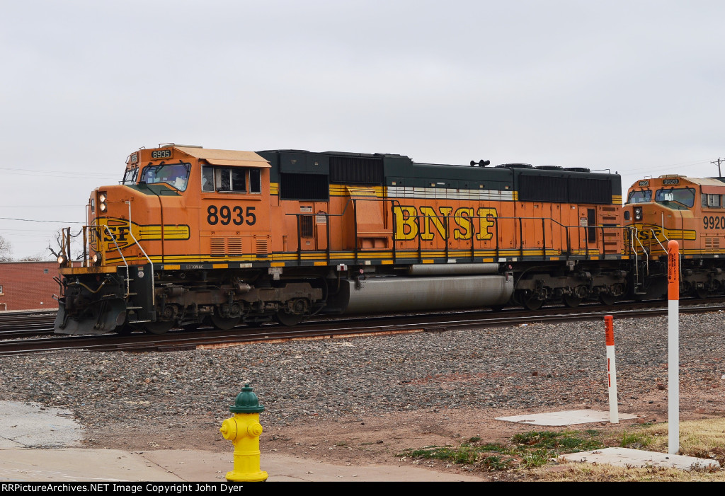 BNSF 8935